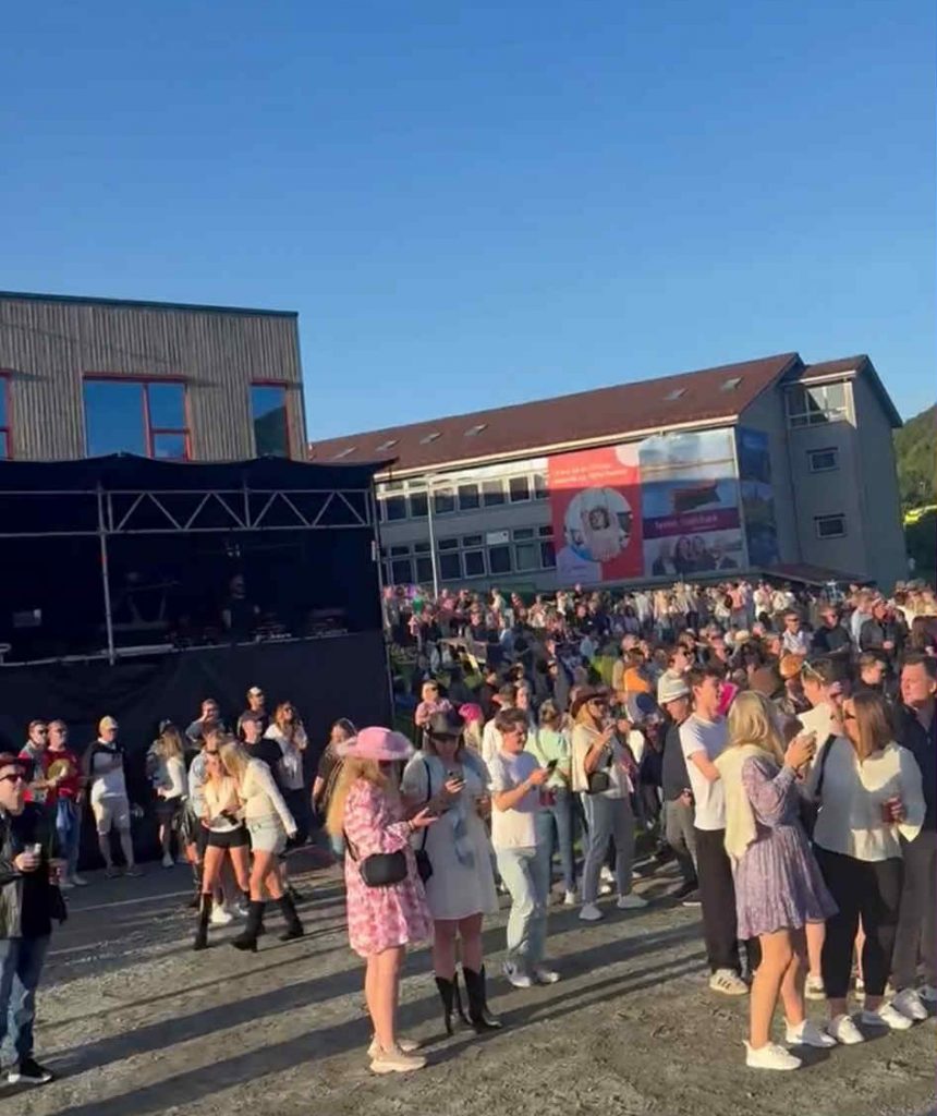 God stemning på Gjerstad - Tysnesingen